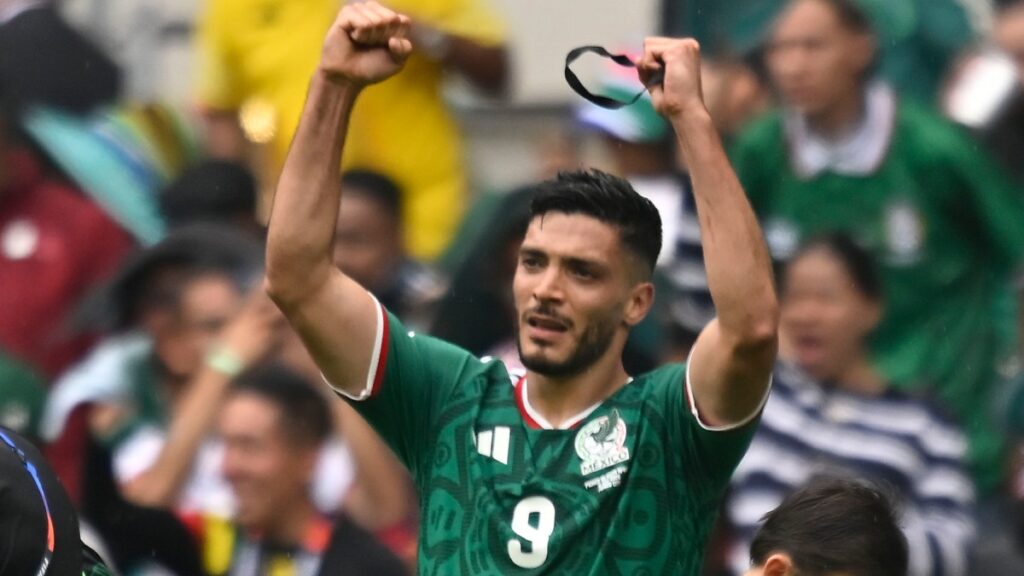 Jersey del primer gol de Raúl Jiménez en Copa del Mundo es subastado en ...