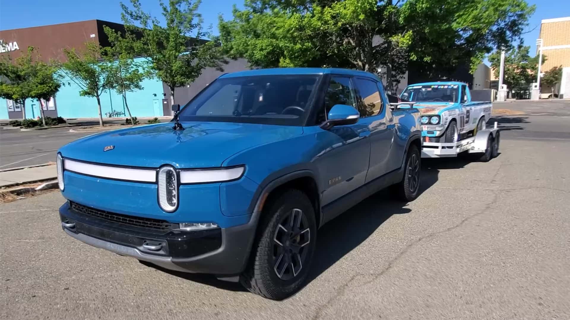 A Rivian R1T towed a big trailer 1,500 miles. Despite the range loss ...