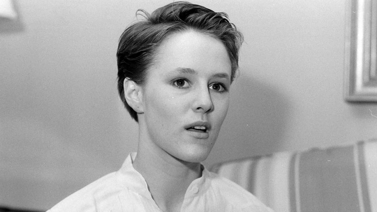 Beloved ’80s star Mary Stuart Masterson, 59, reappears on the red ...