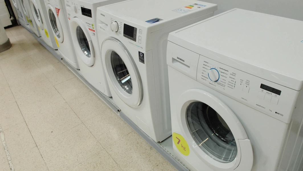 The Pioneer Woman relays expert washing machine safety tips
