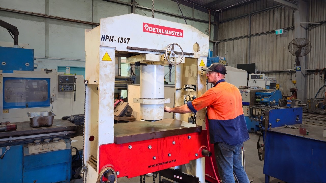 Repairing a hydraulic press leak