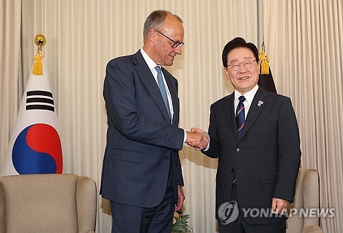 (Lead) Lee calls for efforts to advance S Korea-Germany ties to 'new level'