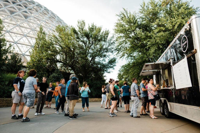 Late Nights at the Zoo event set to begin at Omaha’s Henry Doorly Zoo