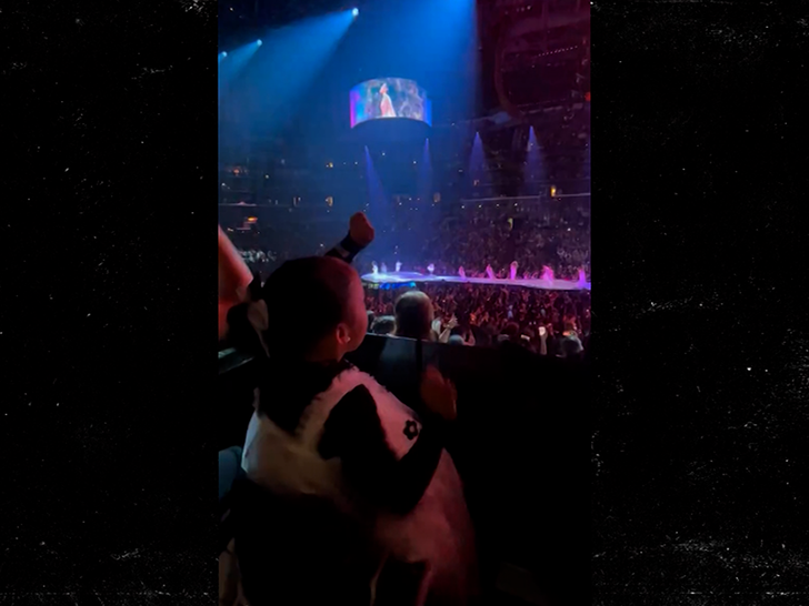 'Wicked' child actress Cesily Collette Taylor fangirls at Ariana Grande ...