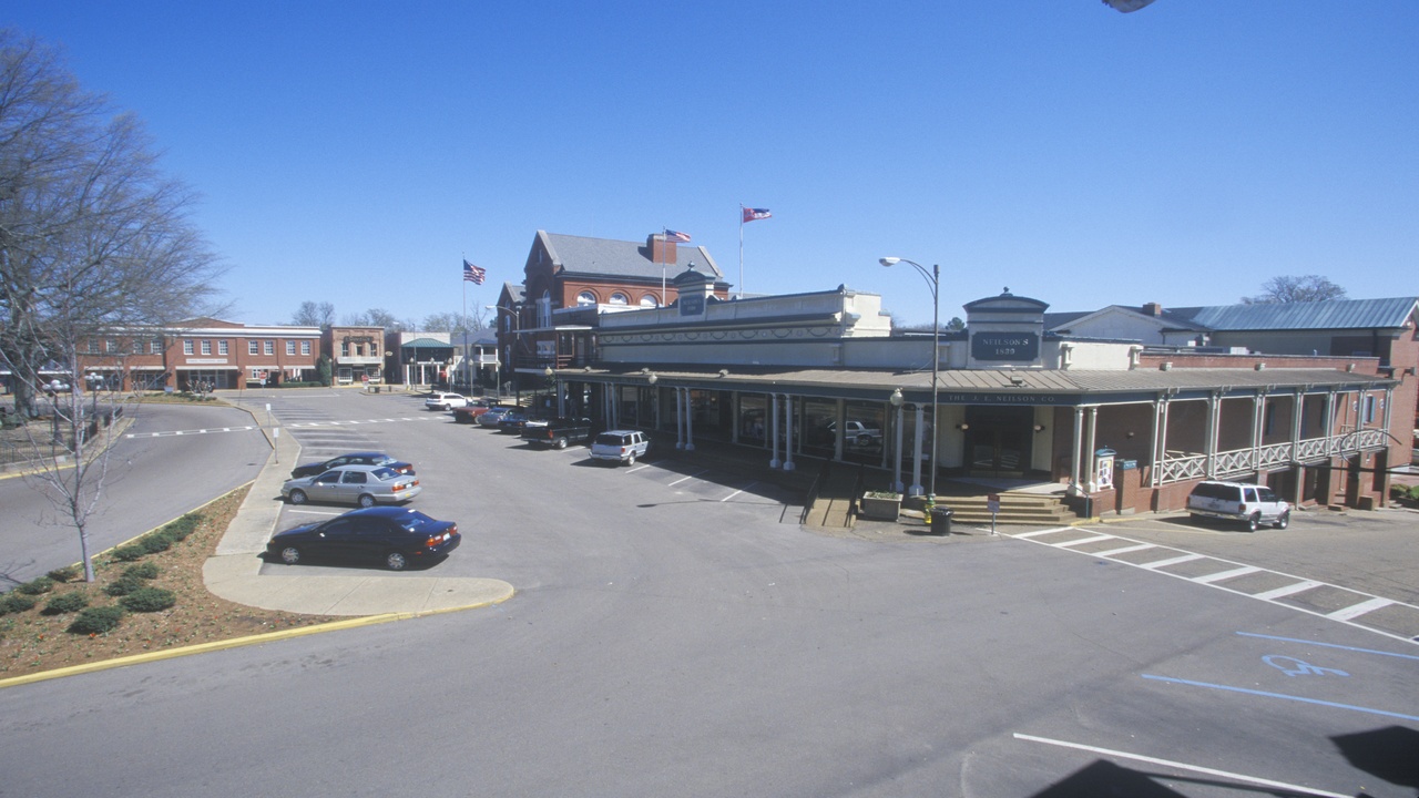 This Mississippi college town has run on books, bourbon and Faulkner ...