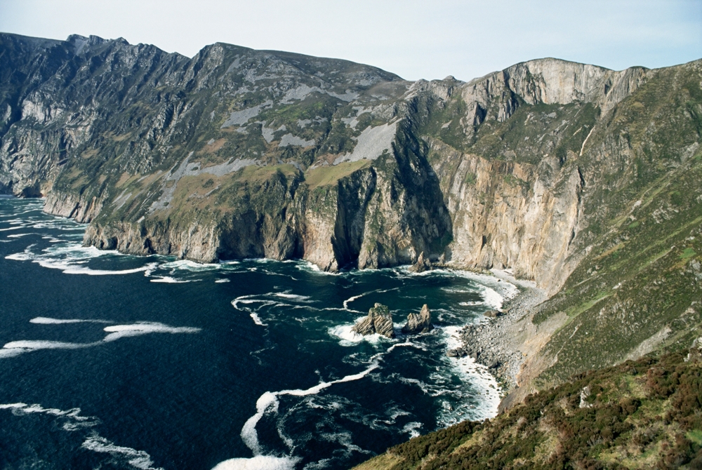 17 most beautiful coastal cliffs around the world with unforgettable views