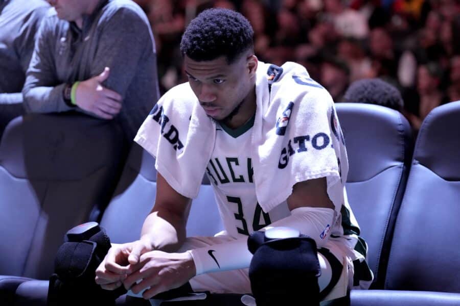 Bonkers three-team trade scenario lays out massive Giannis ...