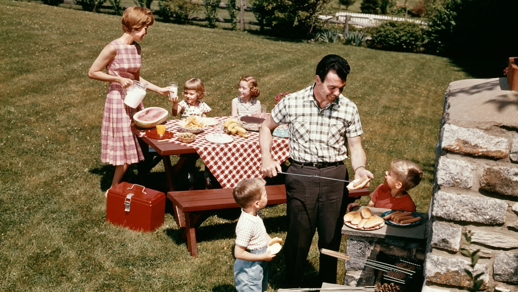 11 outdated parenting practices that would raise eyebrows today