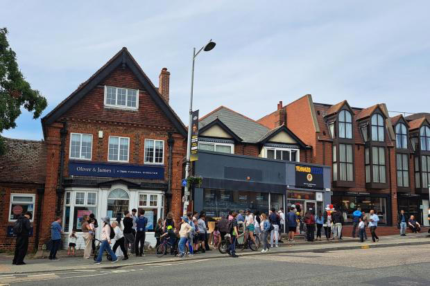 Queues round the corner for new pizza place with opening night deal