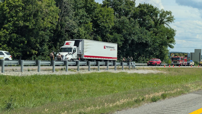 Tractor-trailer crashes into pedestrian, closing I-75 N in Loudon ...