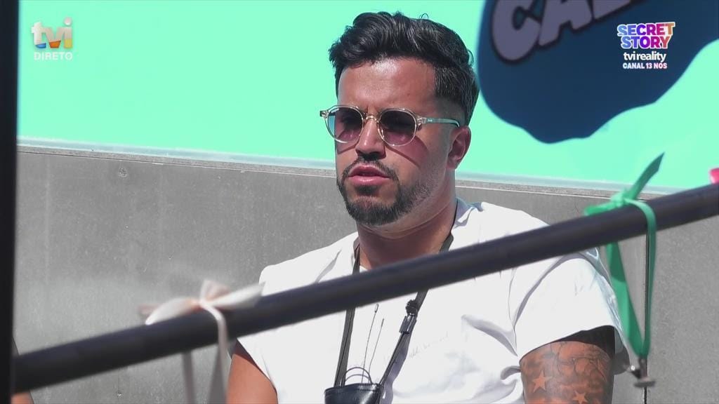 Pedro reage com ironia após ataque de Leandro: "Afinal tem coragem"