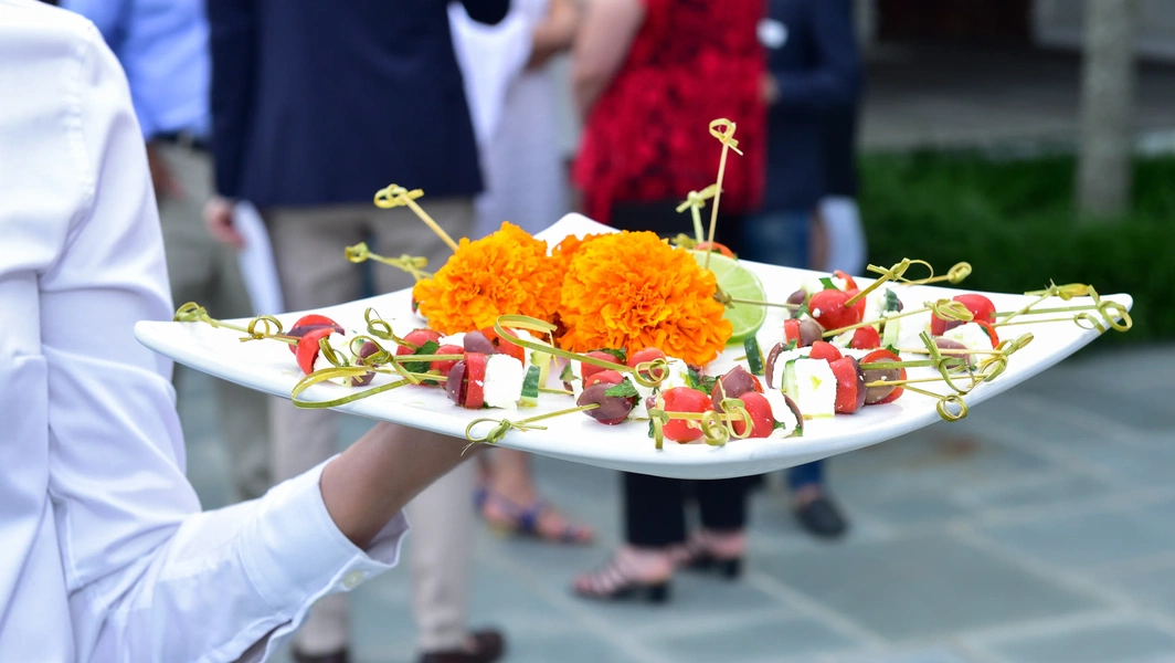 15 dining etiquette habits that impress guests