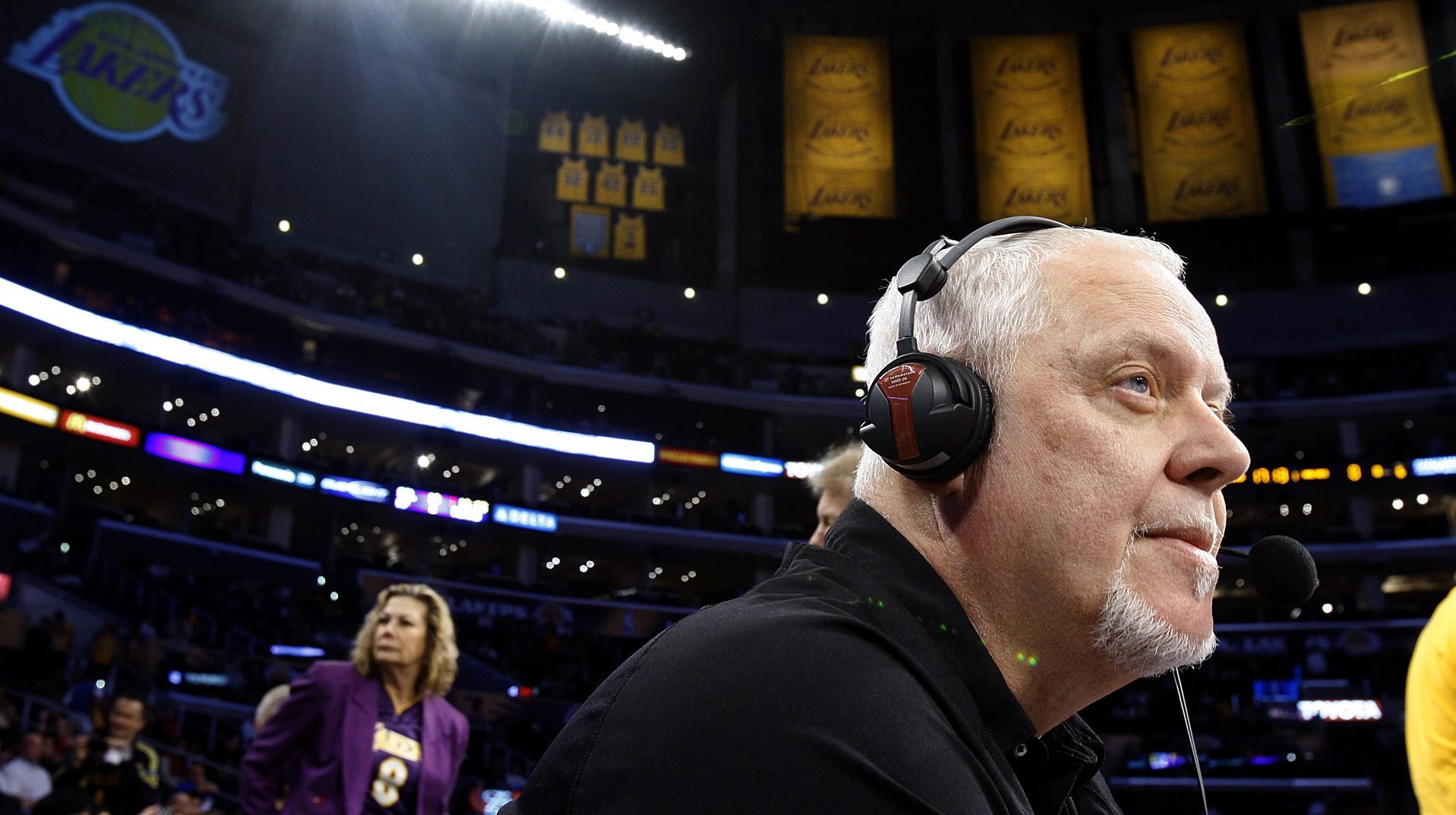 Lawrence Tanter retiring as long-time public address voice of the Lakers