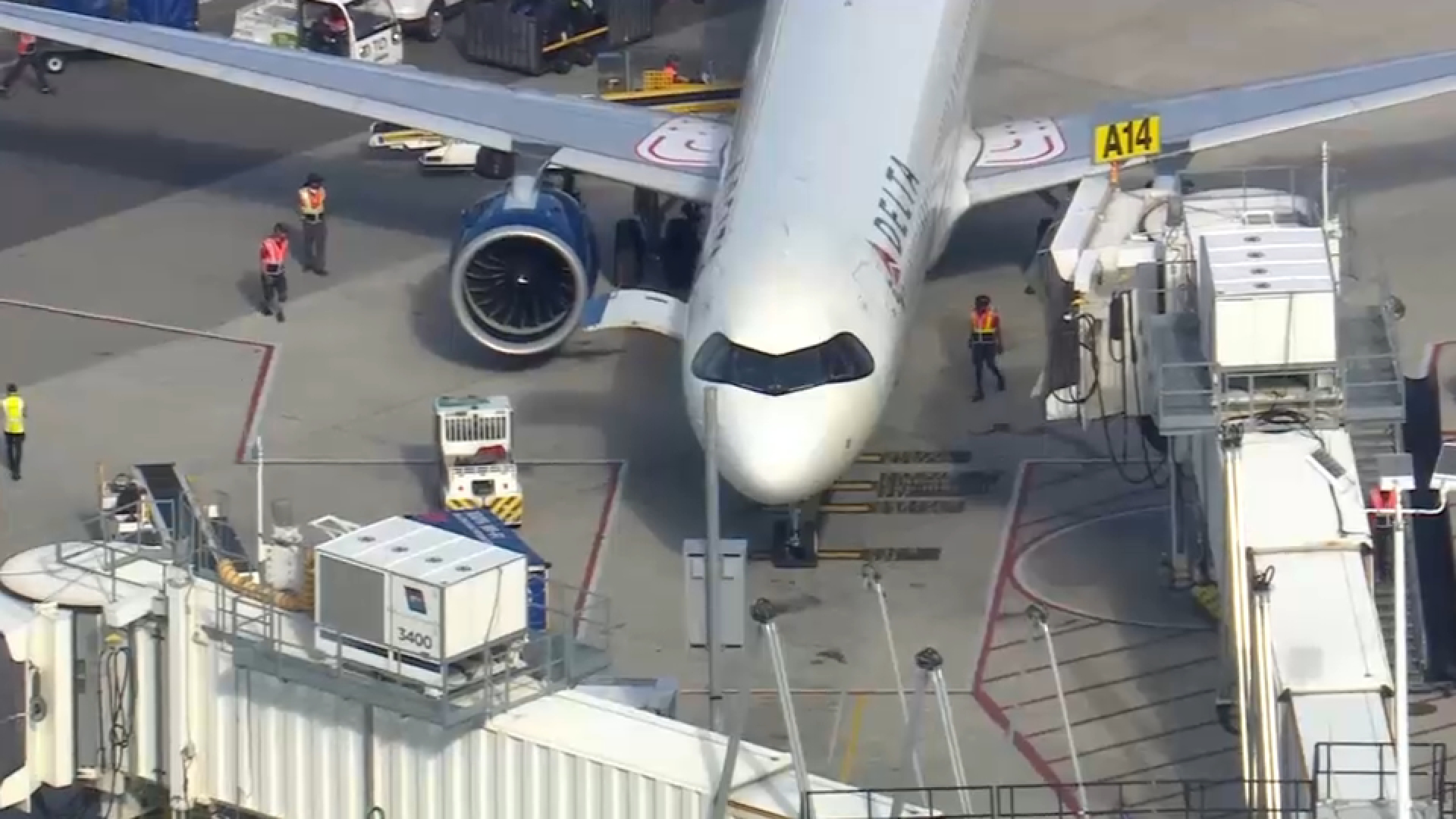 Emergency crews escort Delta plane at JFK Airport after reports of flat ...