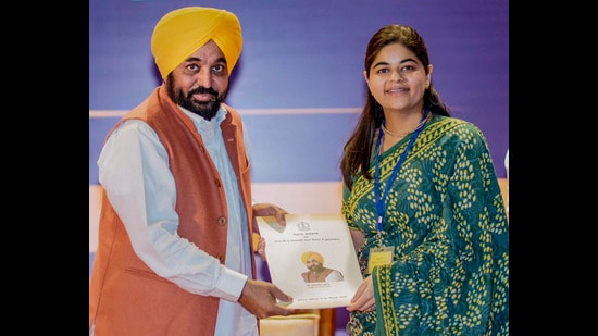 Mann hands over appointment letters to 523 health department recruits