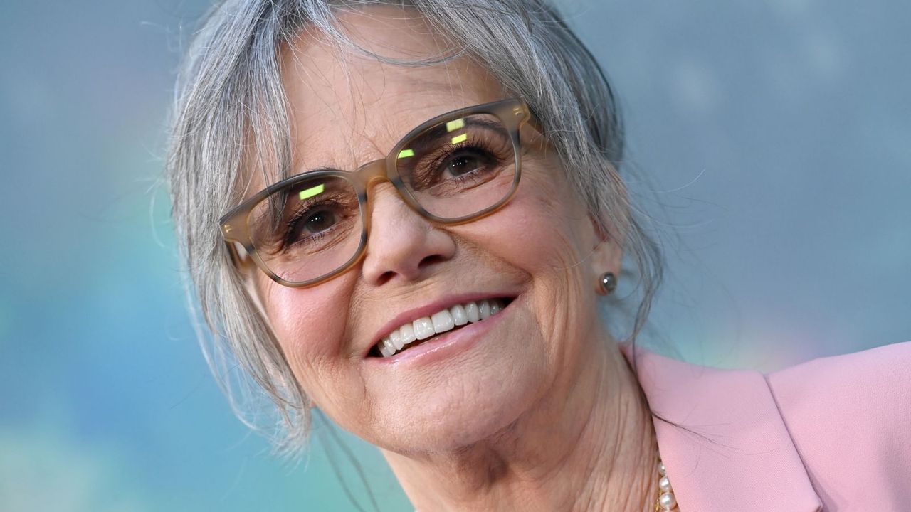 Sally Field's wood, beige and blue outdoor furniture styling is the ...
