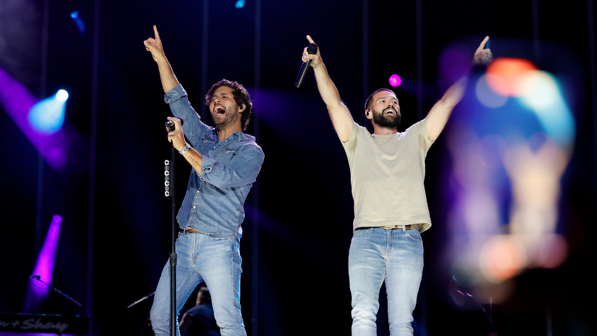 Watch: Dan + Shay crash couple's wedding in Tennessee