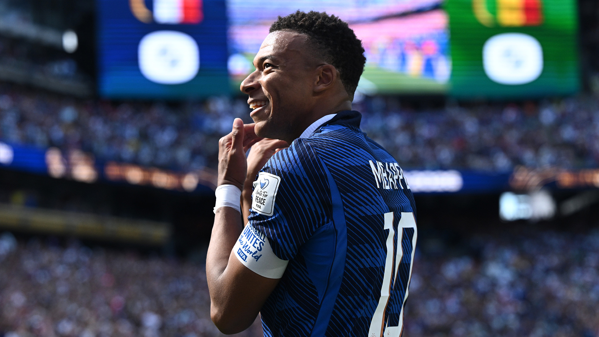 Lionel Messi breaks all-time FIFA men's World Cup scoring record ...