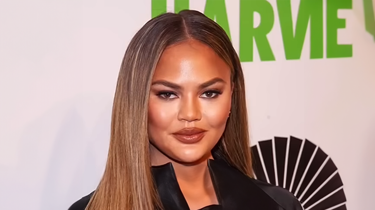 Doctor analyzes whether celebrity lips are natural or enhanced