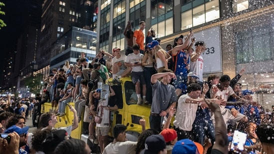 What time does the Knicks parade start Thursday? Check route, timing ...