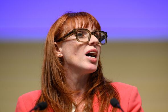 Angela Rayner deals devastating blow to Keir Starmer in Labour civil war