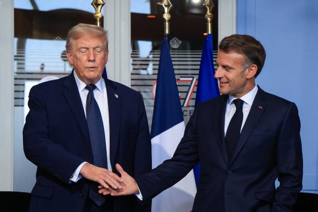 Trump gave a 'dead fish' handshake to Macron — and body language ...