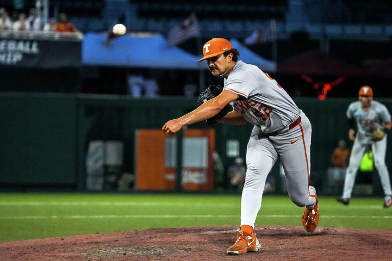 Texas baseball: Luke Harrison, Dylan Vigue to start College World ...