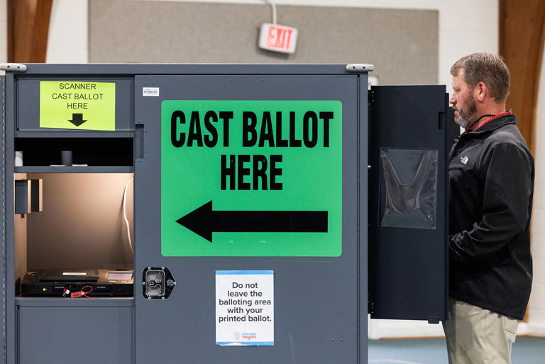 Georgia lawmakers delay a major change to the state’s voting system