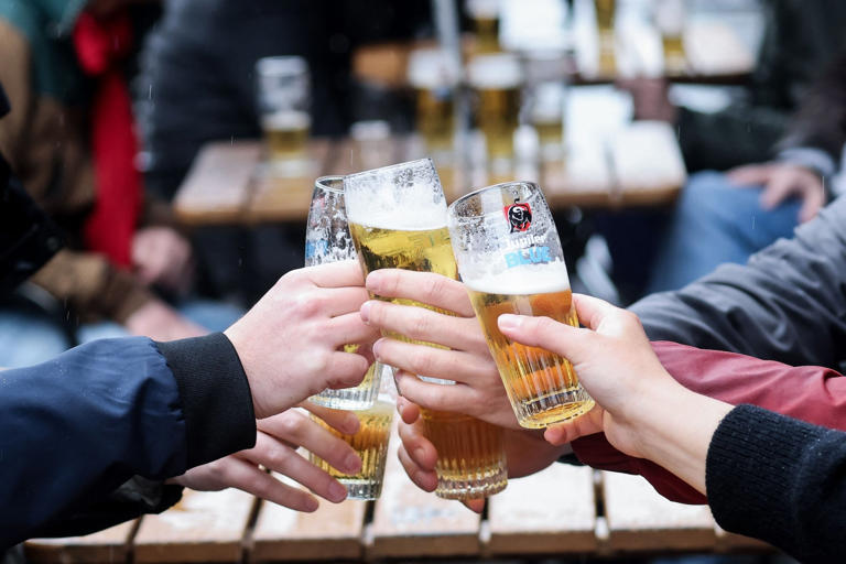 Making friends after 30 gets easier with these 5 research-backed ...