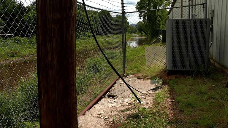 Swannanoa pizza shop says internet wires were stolen, forcing a day closure