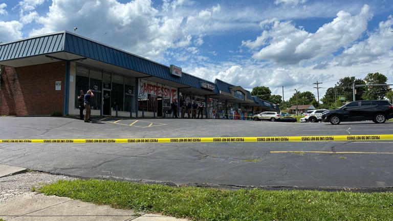 3 shot at Tri-State shopping center