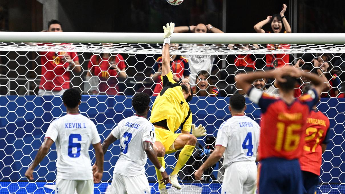 Mundial 2026: Vozinha usa la marca de guantes del portero del Real ...