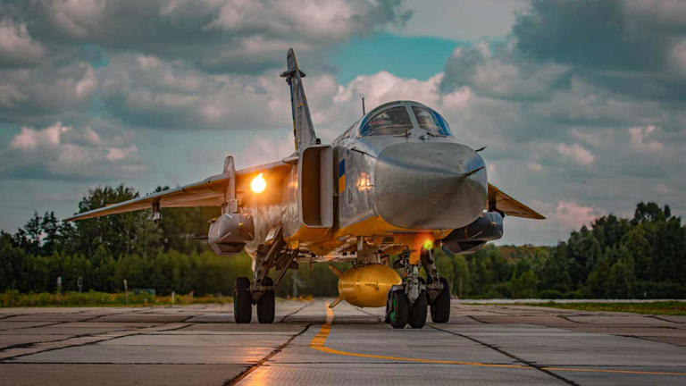 Ukrán Su-24M bombázó zuhant le a Hmelnickij régióban, két pilóta meghalt