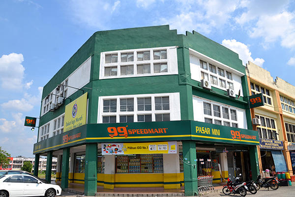 How wheelchair-bound Lee Thiam Wah rose from roadside snack seller to ...