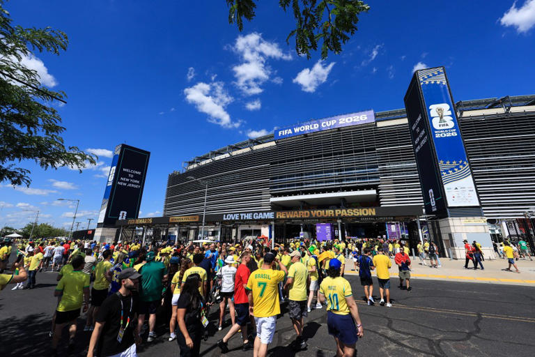 Soccer fans face more travel hell over World Cup match at MetLife