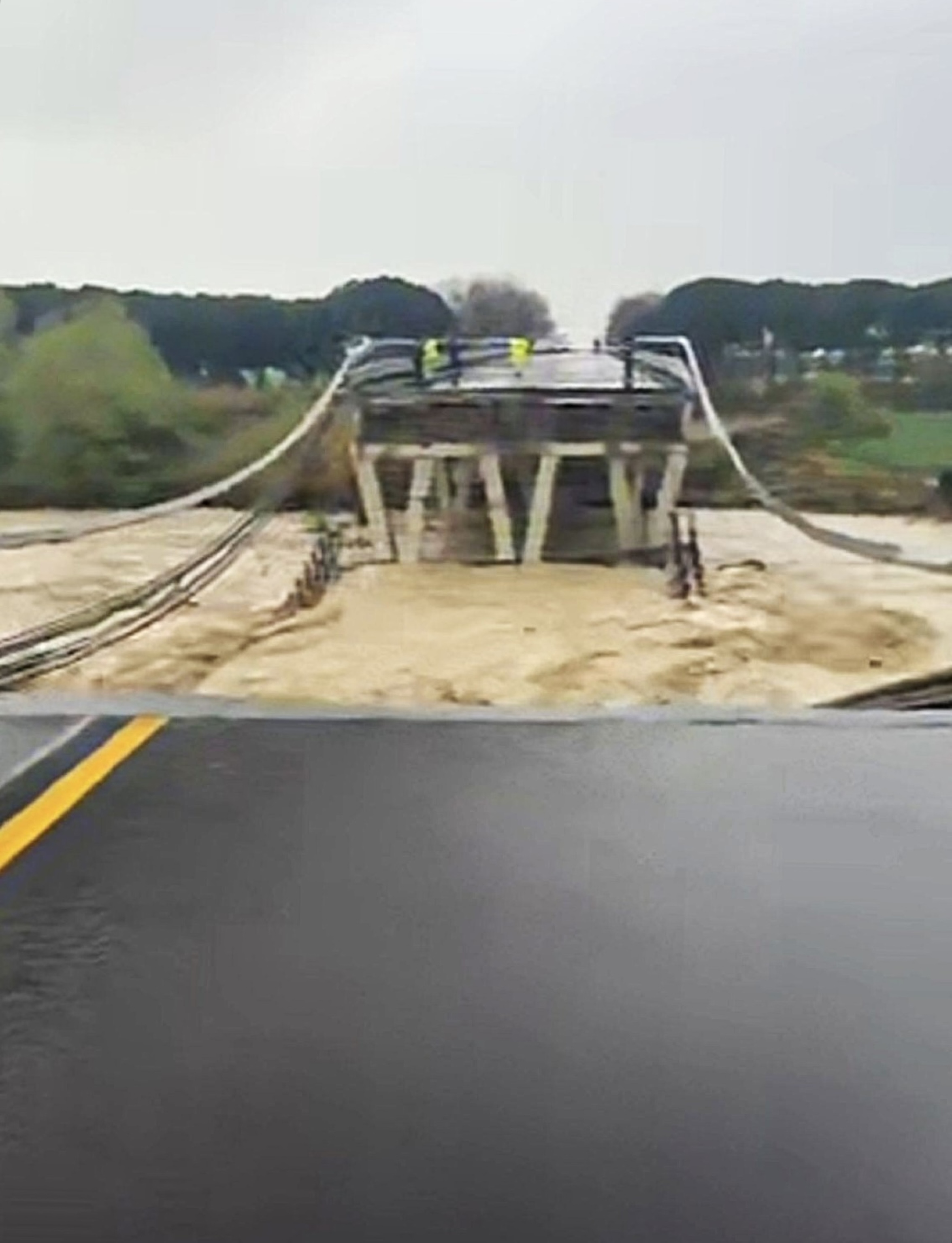 Crollo ponte su Trigno: procura, 'ricerche concentrate vicino foce'