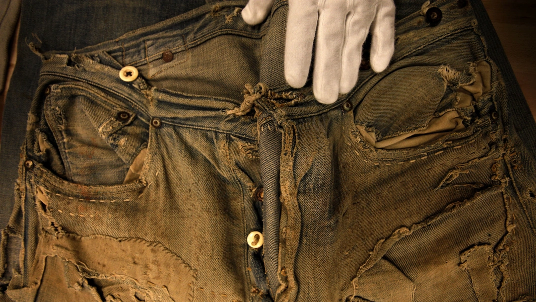 10 valuable vintage clothing and accessories
