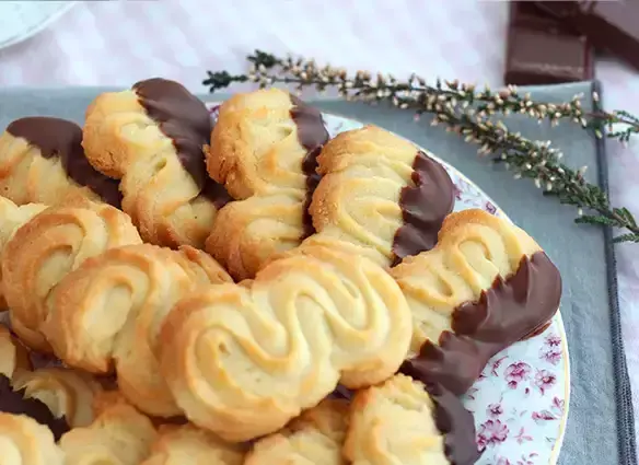 Galletas spritz con chocolate (pastas de té)