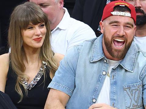 Taylor Swift makes surprise cameo during Travis Kelce’s live ‘New ...