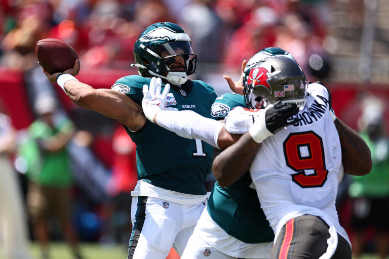 Eagles place veteran edge rusher on reserve/retired list among other moves