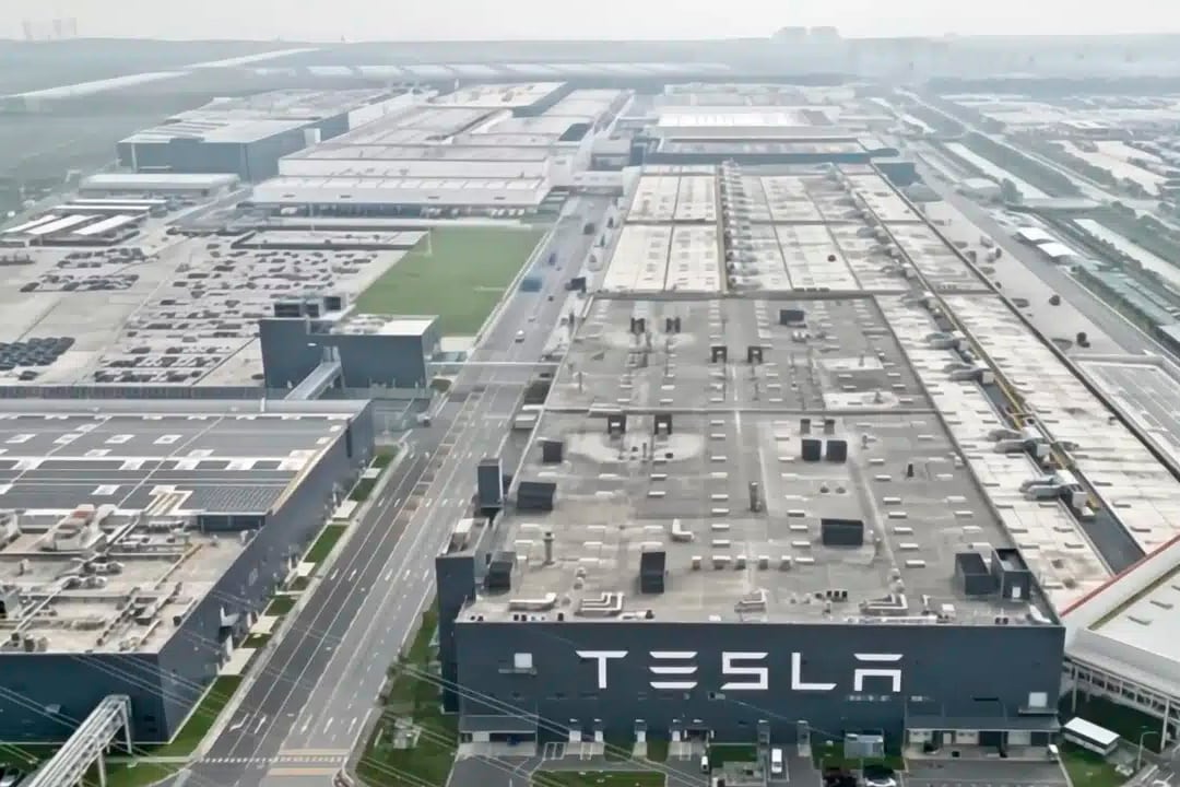 Acercamiento entre YPF y Tesla