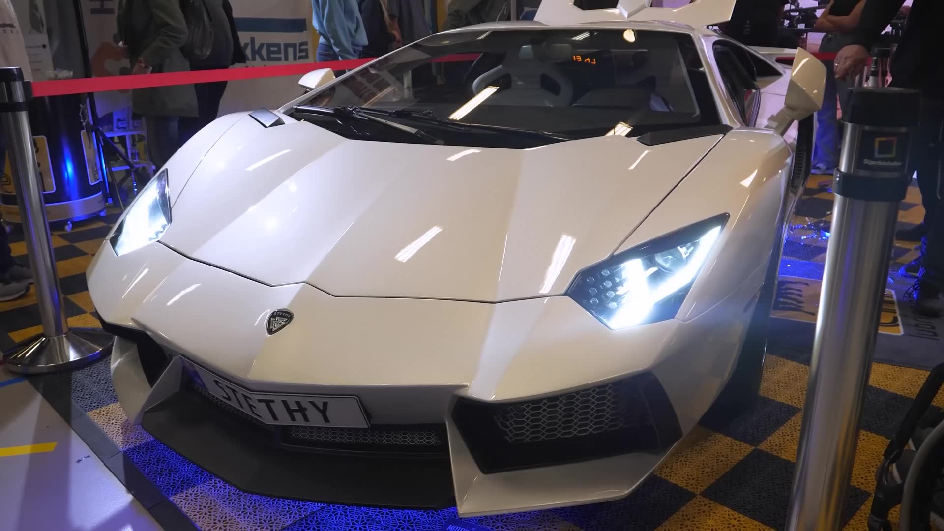 Han brukte over 1000 timer p bygge sin egen Lambo