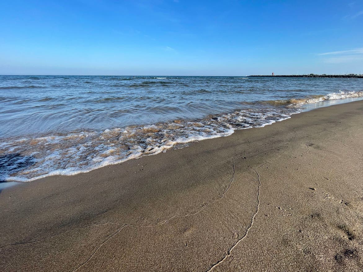 High, Elevated Bacteria Levels Closes These Chicago-Area Beaches