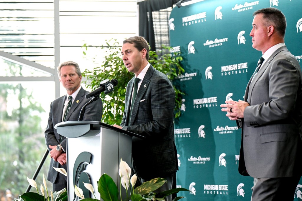 Tom Izzo furious over Michigan State leadership after president, AD ...