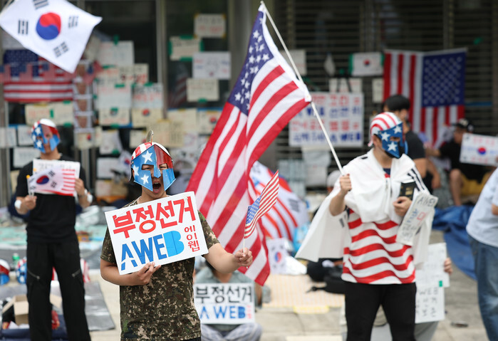 Protesters over ballot shortage