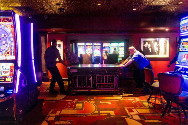Downtown Las Vegas casino welcomes iconic mechanical horse-racing game