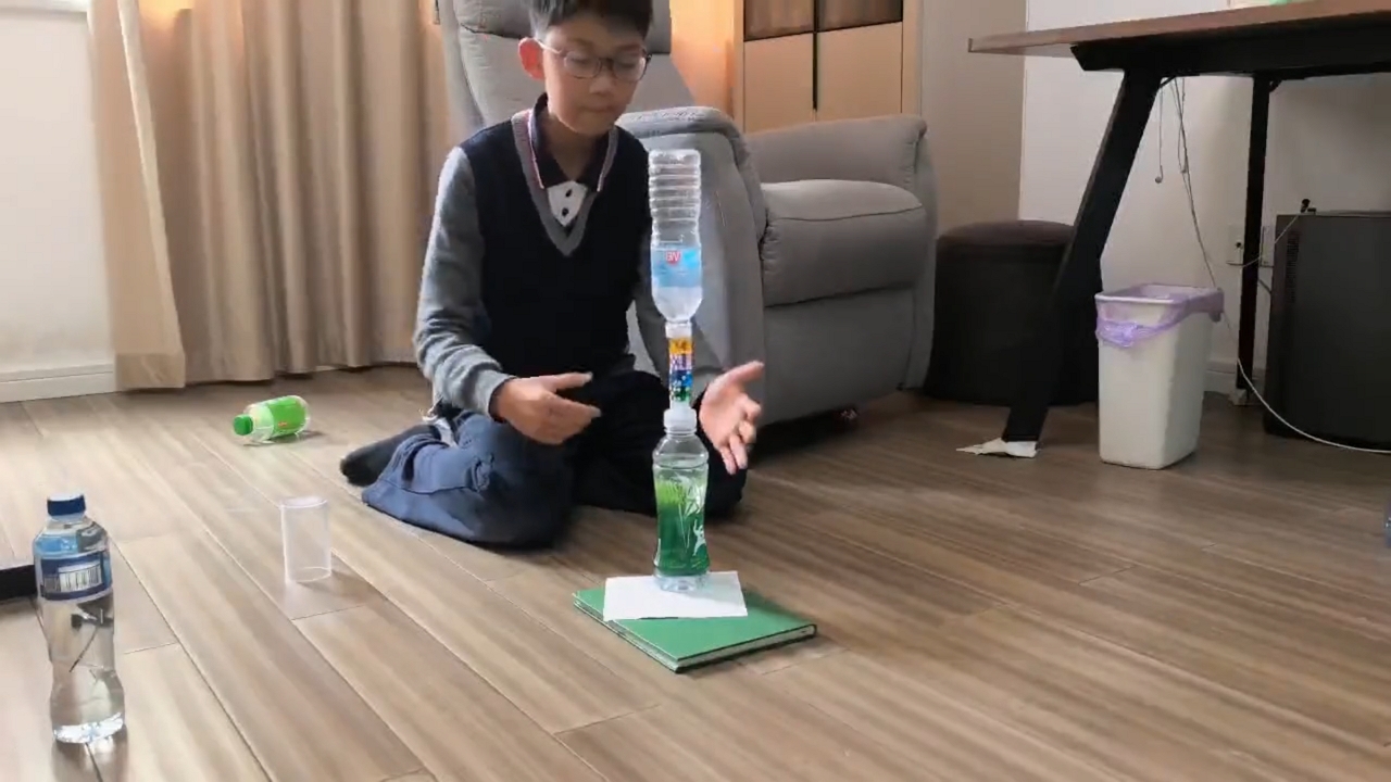 Boy nails incredible dice and bottle trick in Zhejiang