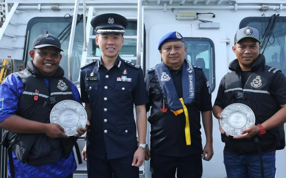 Malaysian duo honoured after helping Singapore police recover stolen ...