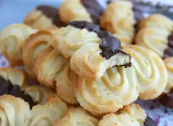Galletas spritz con chocolate (pastas de té)