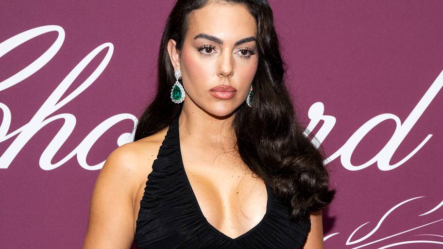 Cristiano Ronaldo's fiancée Georgina Rodriguez shares personal family ...